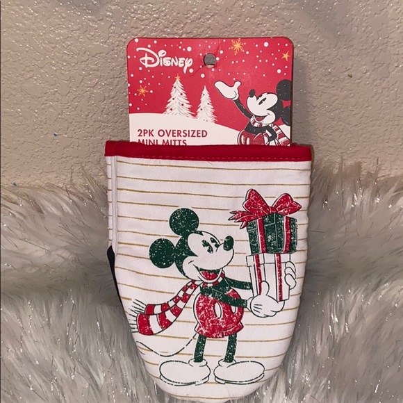 Disney | Kitchen | Super Cute Mickey Mouse Mini Mitts Nwt | Poshmark
